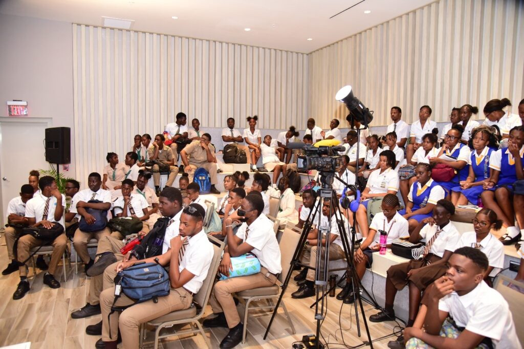 OVER 1000 JAMAICANS BENEFIT FROM THE INAUGURAL MOFPS AT YOUR SERVICE ...